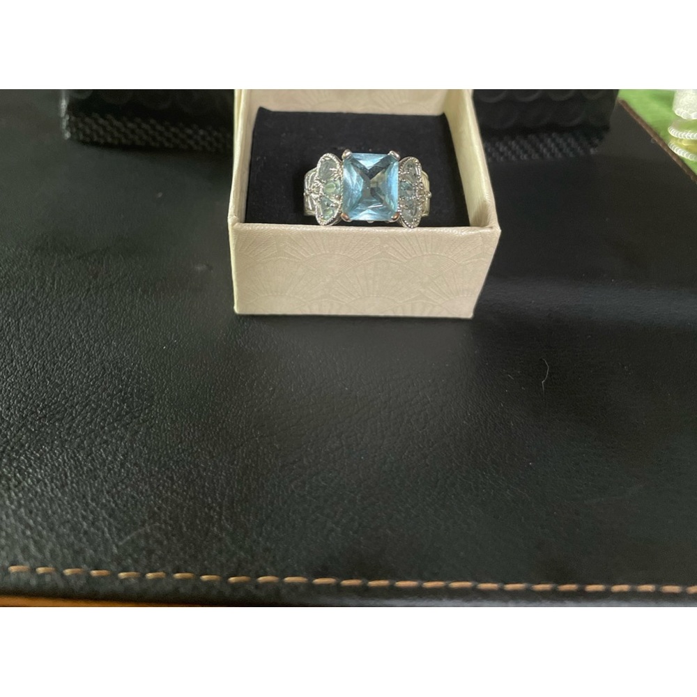 Beautiful Silver & Powder Blue Center Stone W 6 Small… - Gem